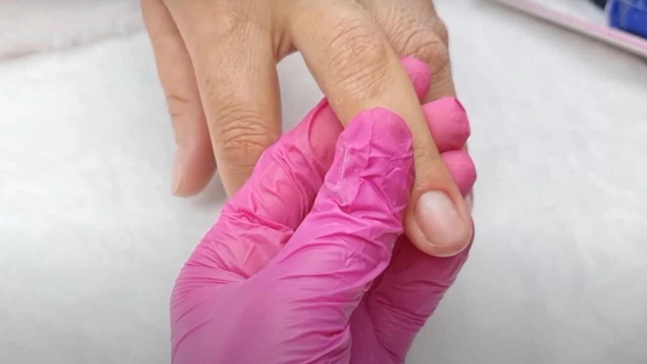 Como remover alongamento de unha? Em 7 passos - Cia das Unhas